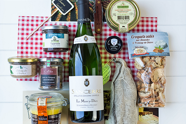 OUR PREMIUM SELECTION OF FOOD AND WINE GIFT BOXES